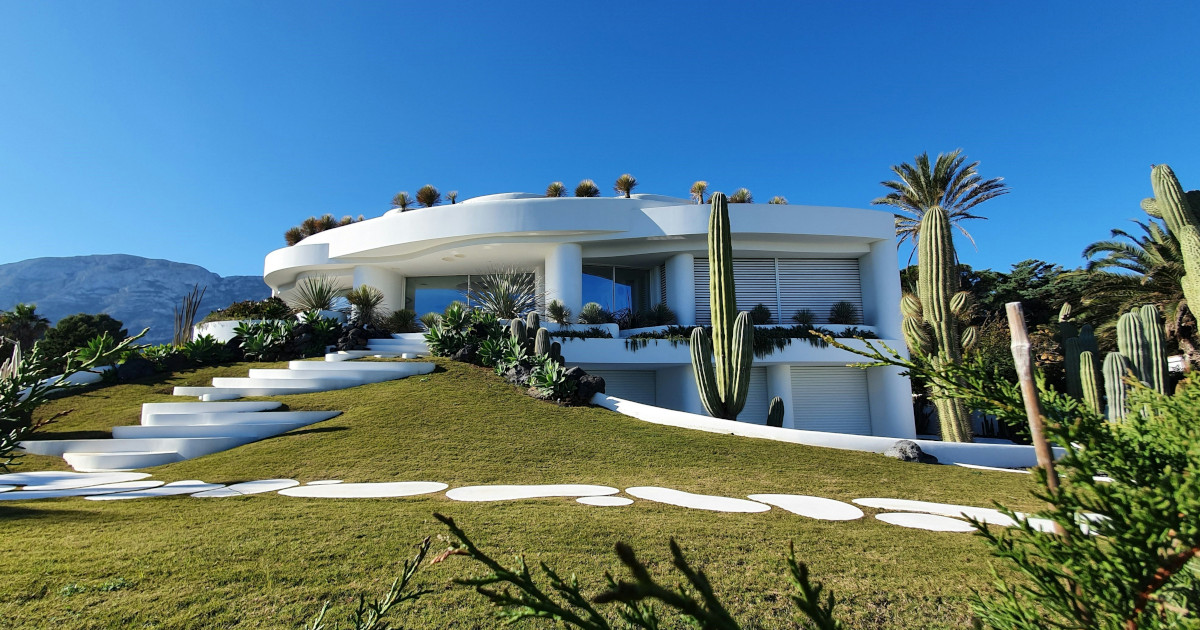 Waterproofing and Drainage Strategies for Sloping Home Sites | ISA™